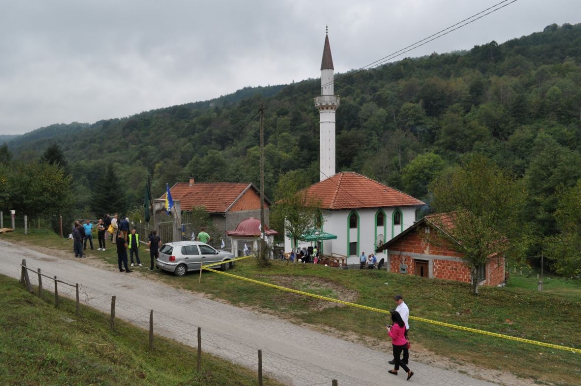 BiH /Kapov Han: Otvoreno spomen obilježje šehidima i civilnim žrtvama ...