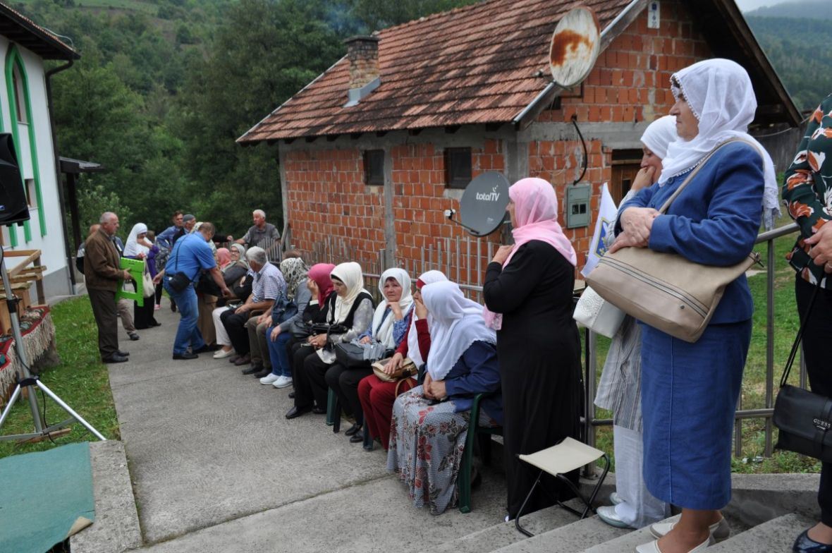 BiH /Kapov Han: Otvoreno spomen obilježje šehidima i civilnim žrtvama ...