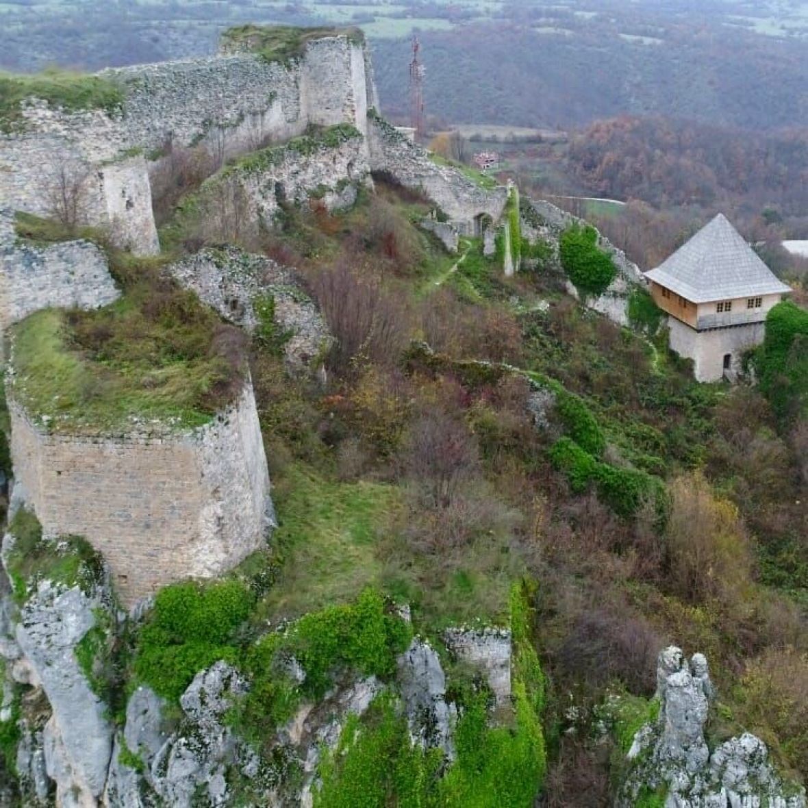 Krajina /Zidovi ostrovičke kule i danas čuvaju legendu o bosanskim ...
