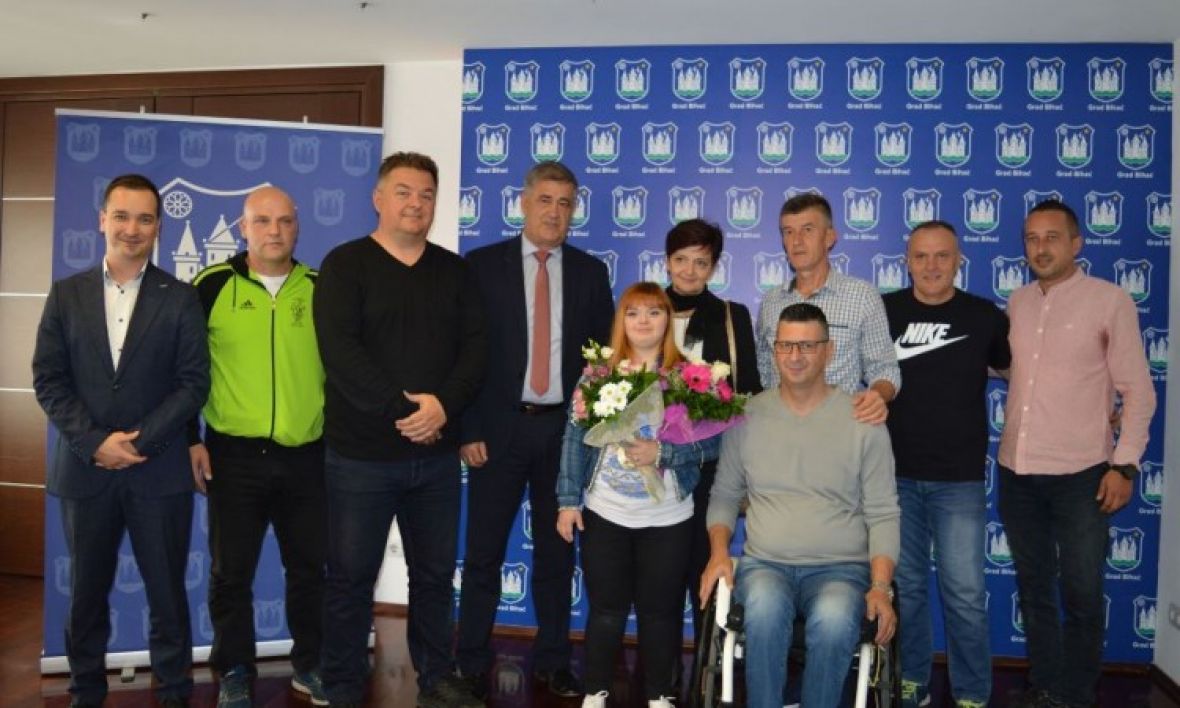 BiH /Gradonačelnik Bihaća primio šampionku Azru Dedić / Radio Sarajevo