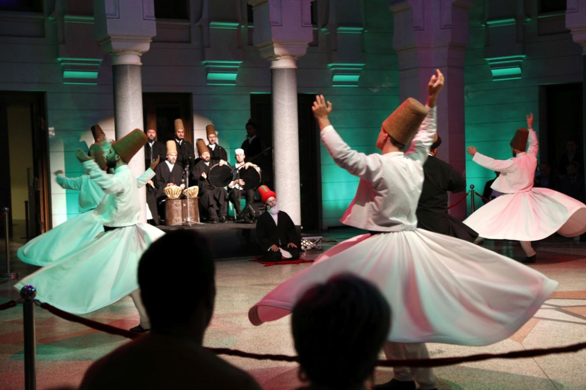 BiH /Derviši održali spektakularan koncert u sarajevskoj Vijećnici ...