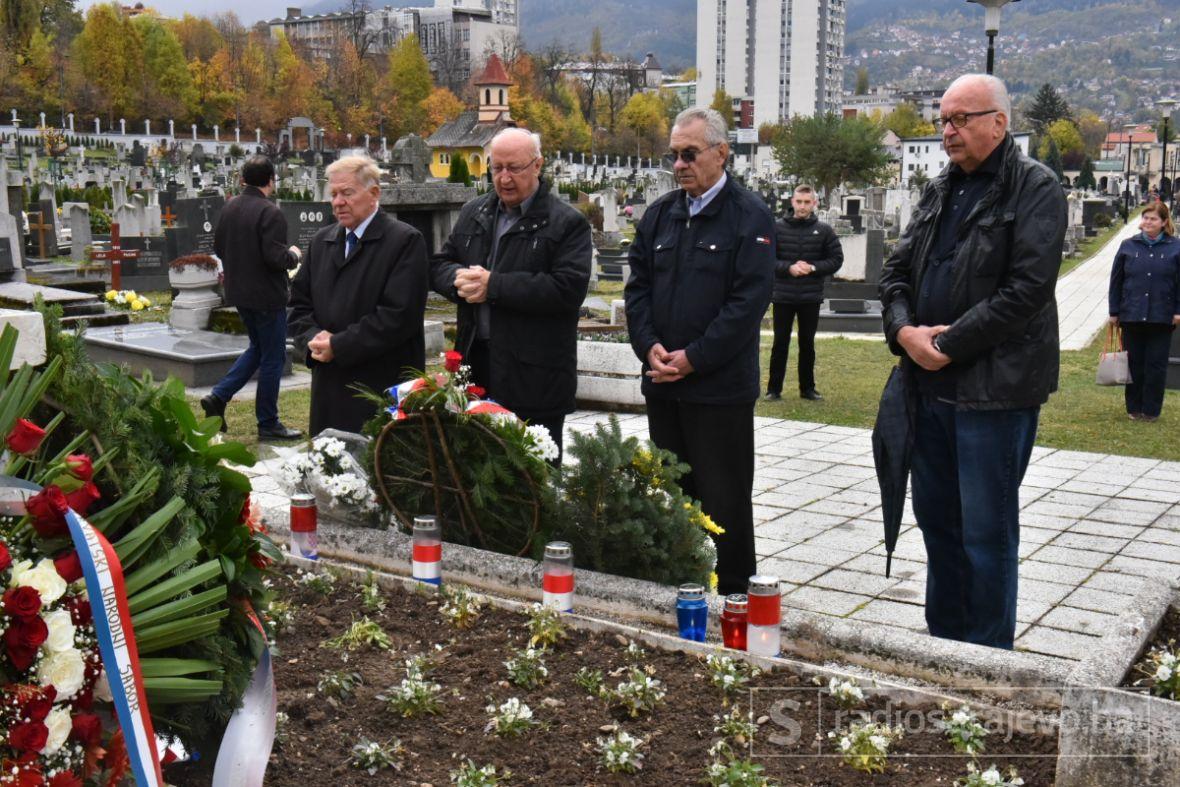 Sv. Josip /Vijenci i svijeće za poginule pripadnike HVO-a u Sarajevu ...