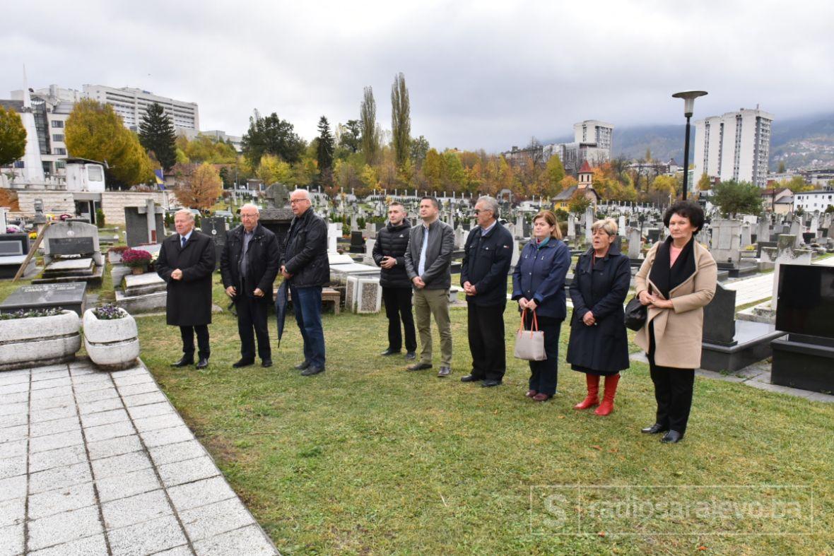 Sv. Josip /Vijenci i svijeće za poginule pripadnike HVO-a u Sarajevu ...