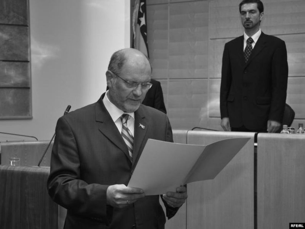 In memoriam /Preminuo bivši premijer FBiH Mustafa Mujezinović / Radio ...