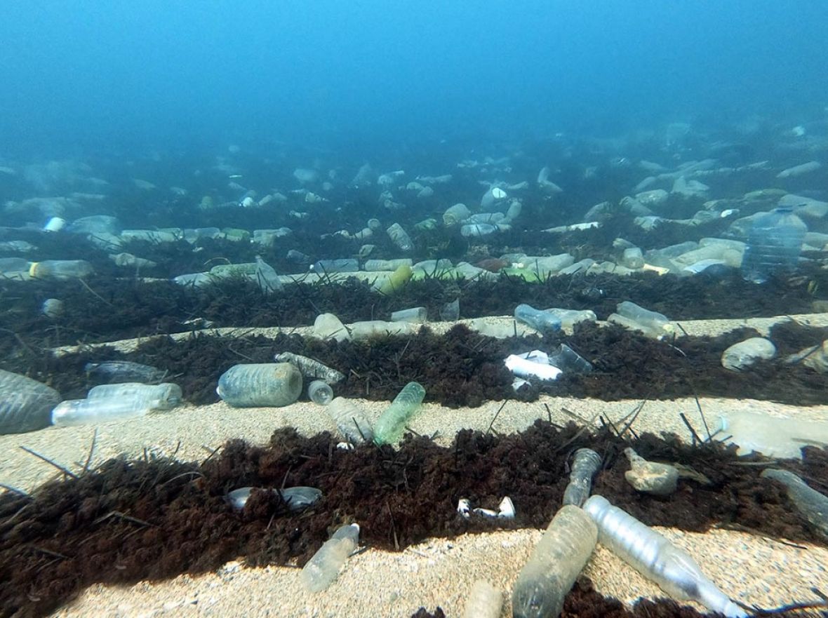 Užasavajuće slike: Dno mora prepuno je plastičnog otpada - Radiosarajevo.ba