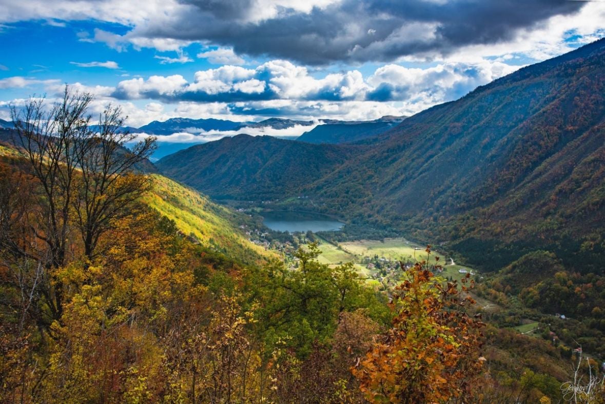 BiH /Kada priroda uzme kist u ruke: Uživajte u jeseni na Boračkom ...