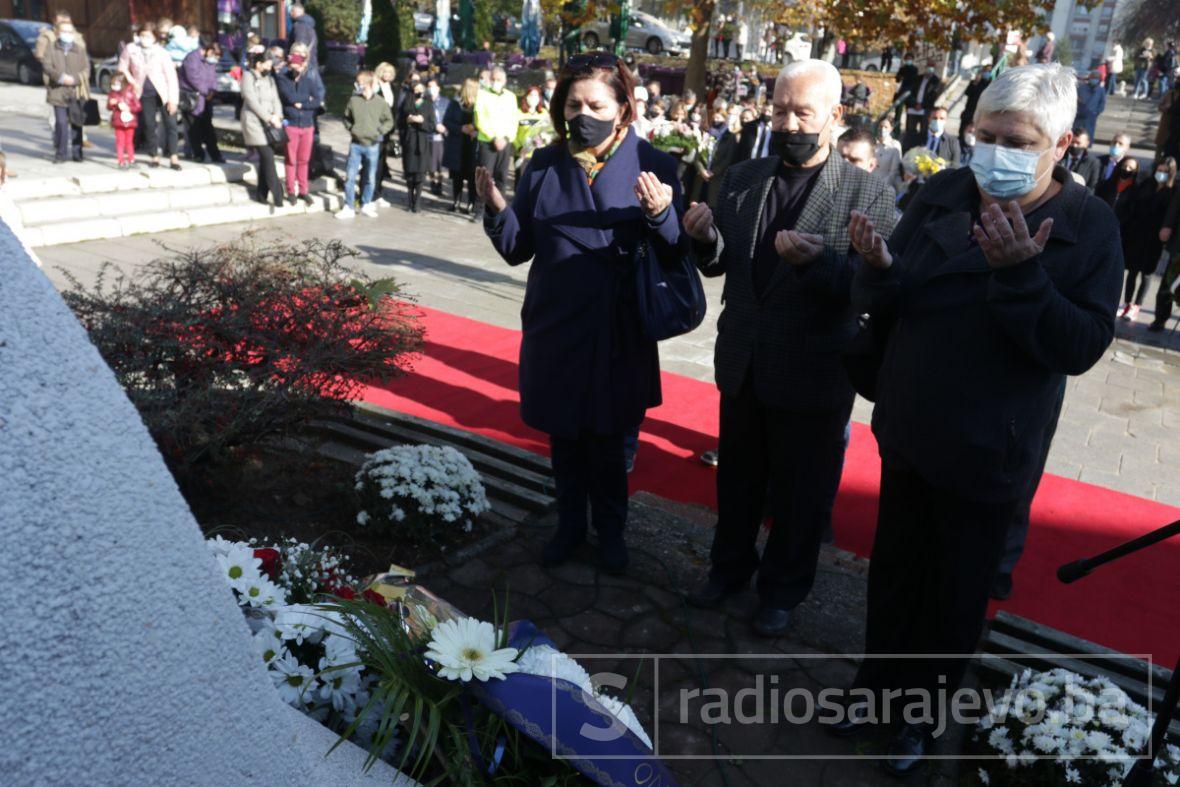 Dan kada je s kredom u ruci ubijena učiteljica Fatima Gunić i troje ...