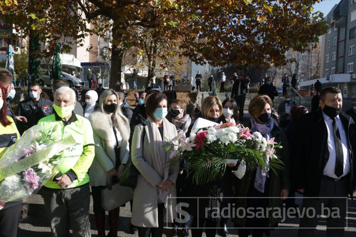 Dan kada je s kredom u ruci ubijena učiteljica Fatima Gunić i troje ...