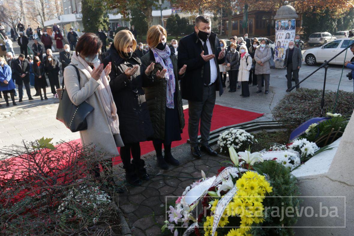 Dan kada je s kredom u ruci ubijena učiteljica Fatima Gunić i troje ...