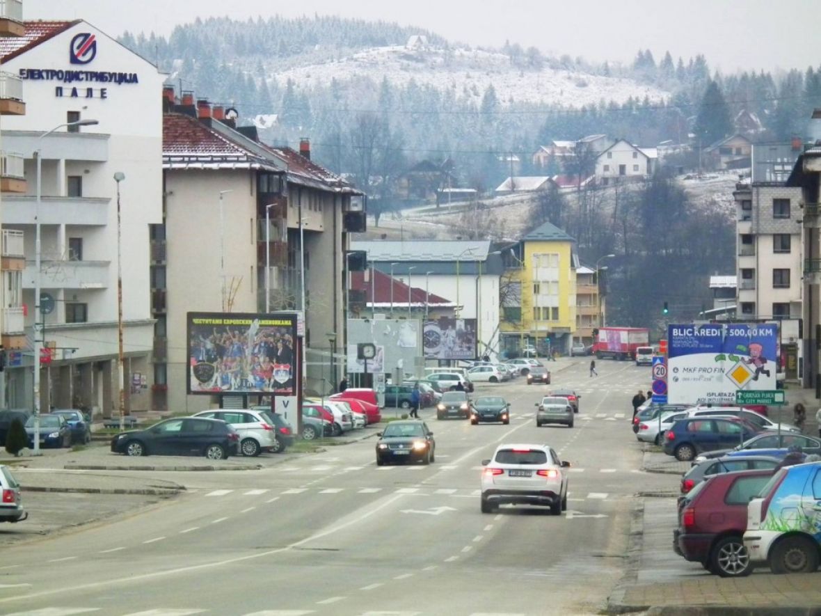 BiH /Policija traga za lopovom: Ukrao zlato iz porodične kuće / Radio ...