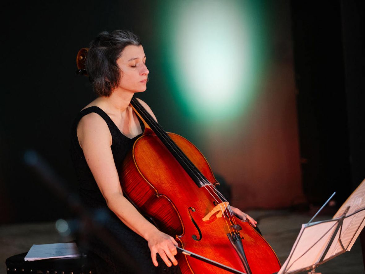 Poslušajte/Dvije sjajne umjetnice, obje s imenom Belma, objavile online ...