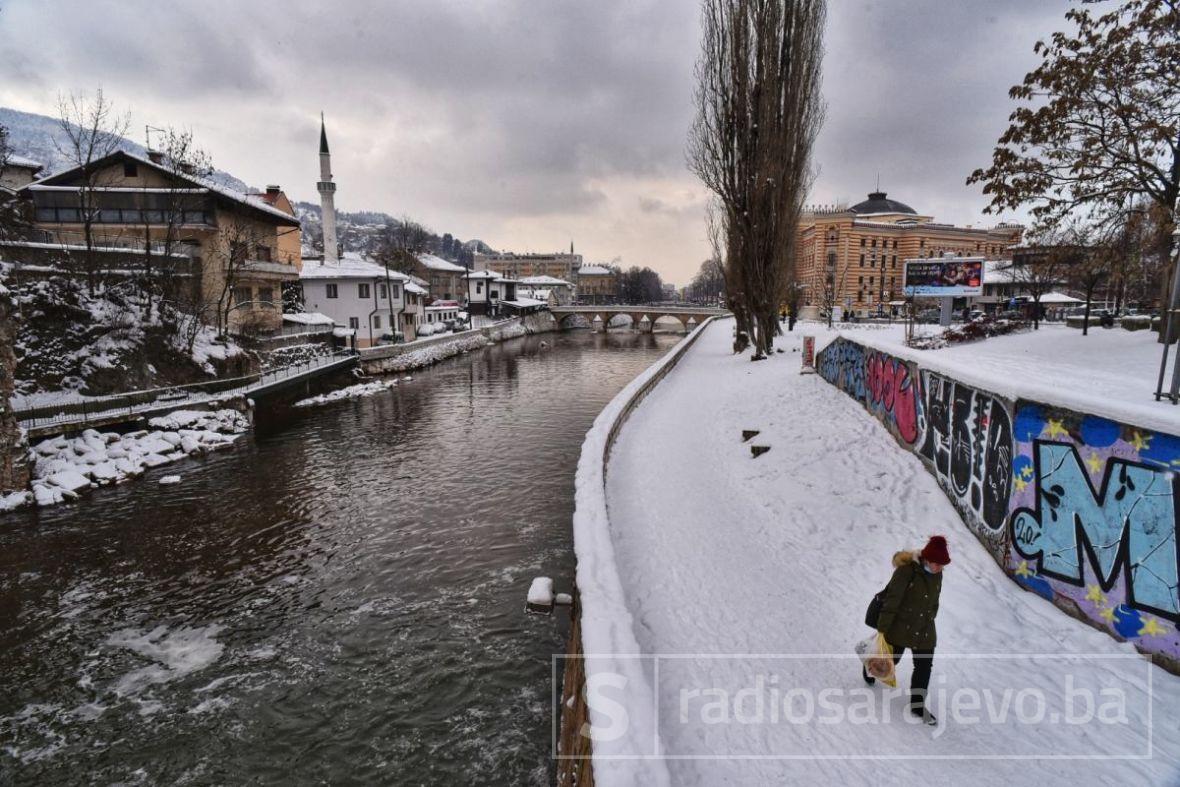 Zima /I kada šuti, Sarajevo pjeva: Grad okovan snijegom i ledom / Radio ...