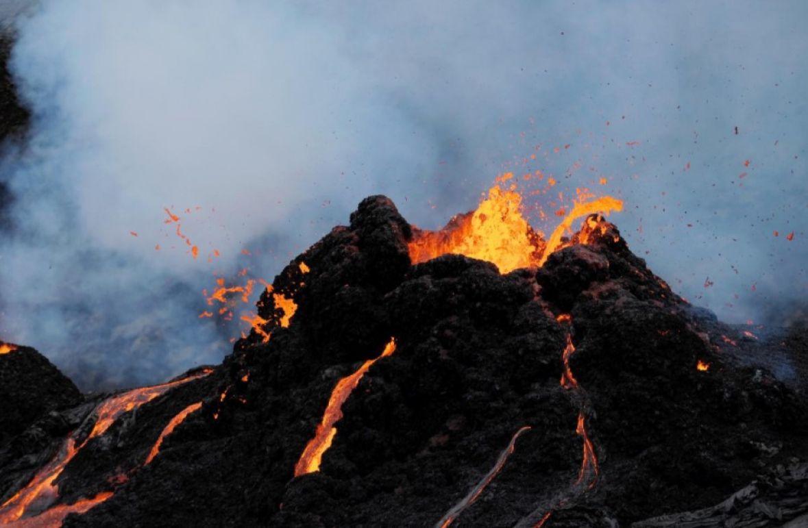 ! /Nevjerovatne slike: Nakon 40 hiljada potresa, eruptirao vulkan na ...